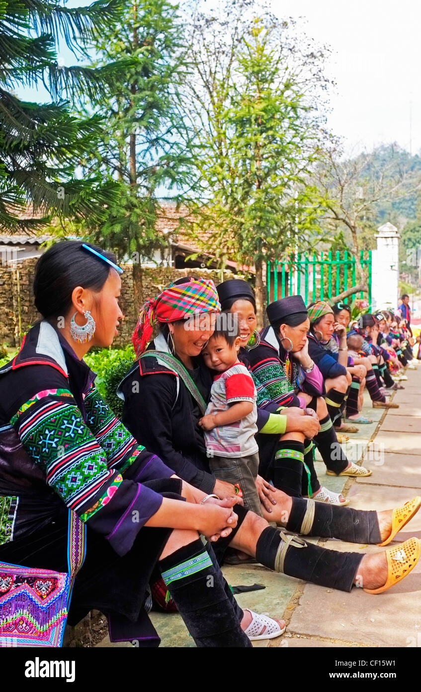 Black Hmong women, Sapa, Vietnam Stock Photo - Alamy