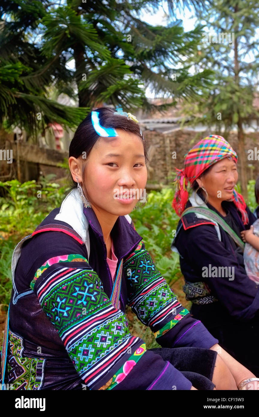Hmong traditional outfit hi-res stock photography and images - Alamy