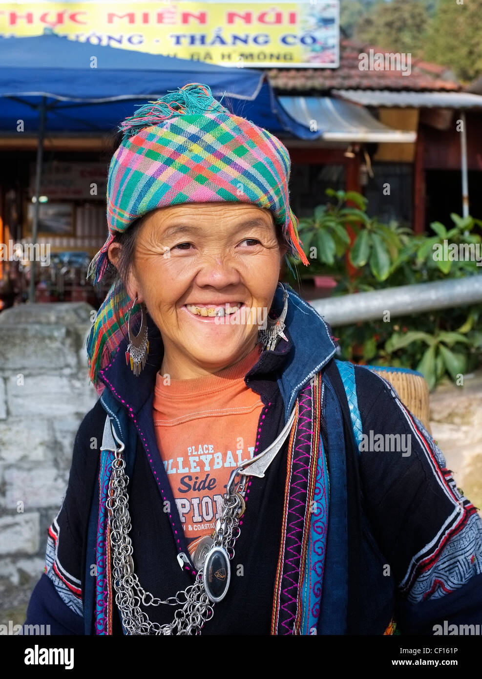 Smiling Black Hmong woman portrait, Sapa, Vietnam Stock Photo - Alamy