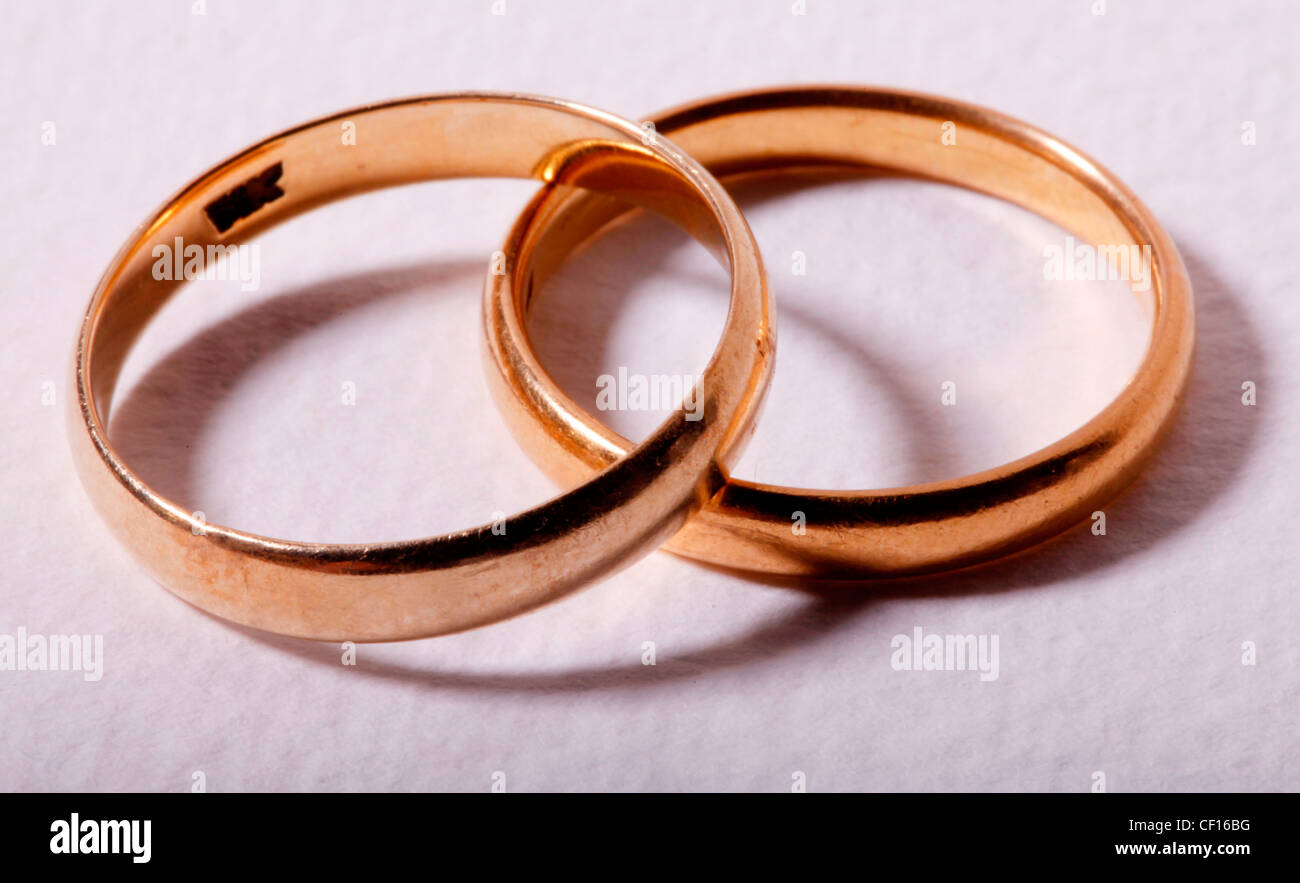 GOLD WEDDING RINGS Stock Photo - Alamy