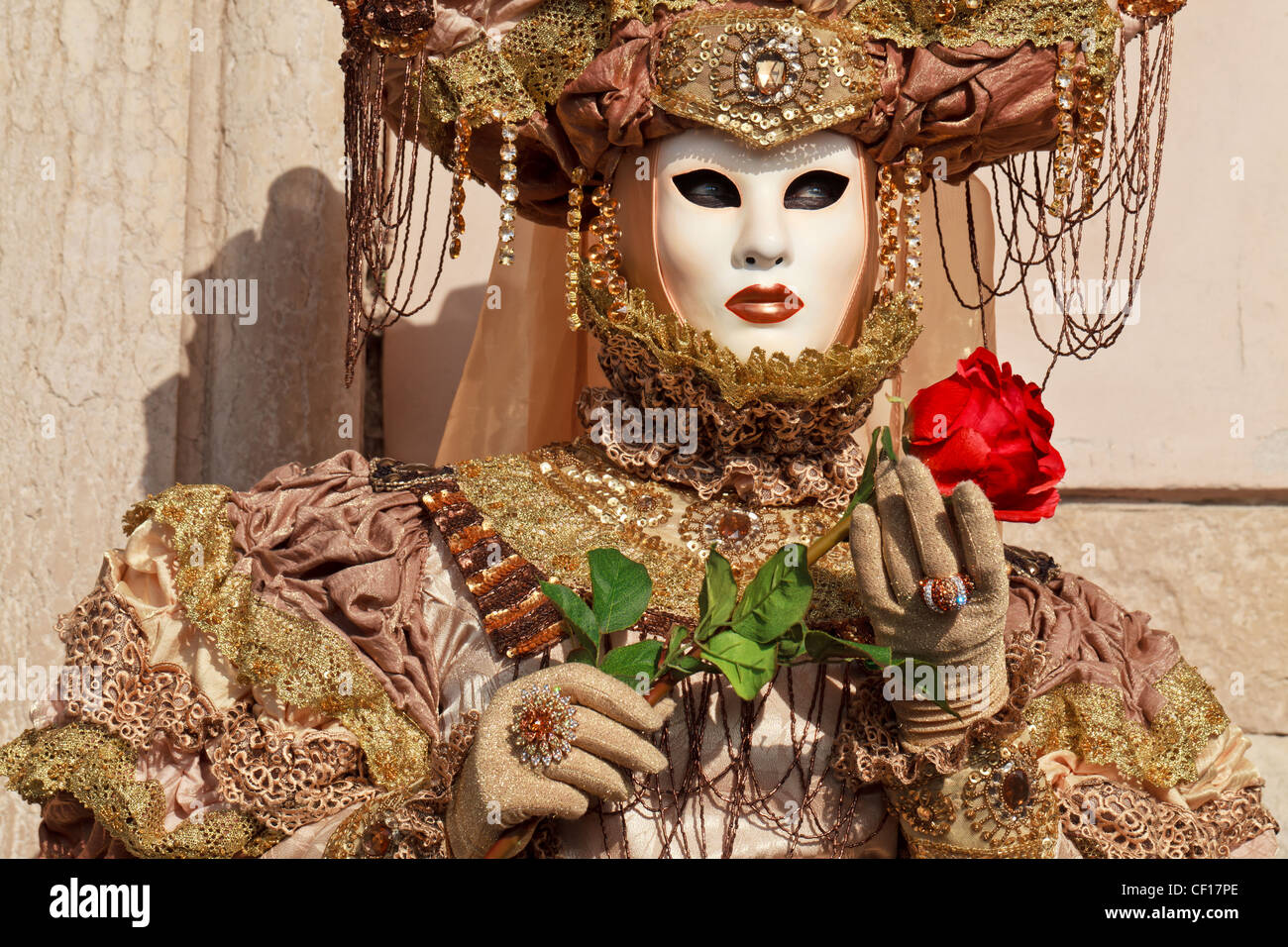 Women with carnivale mask hi-res stock photography and images - Alamy