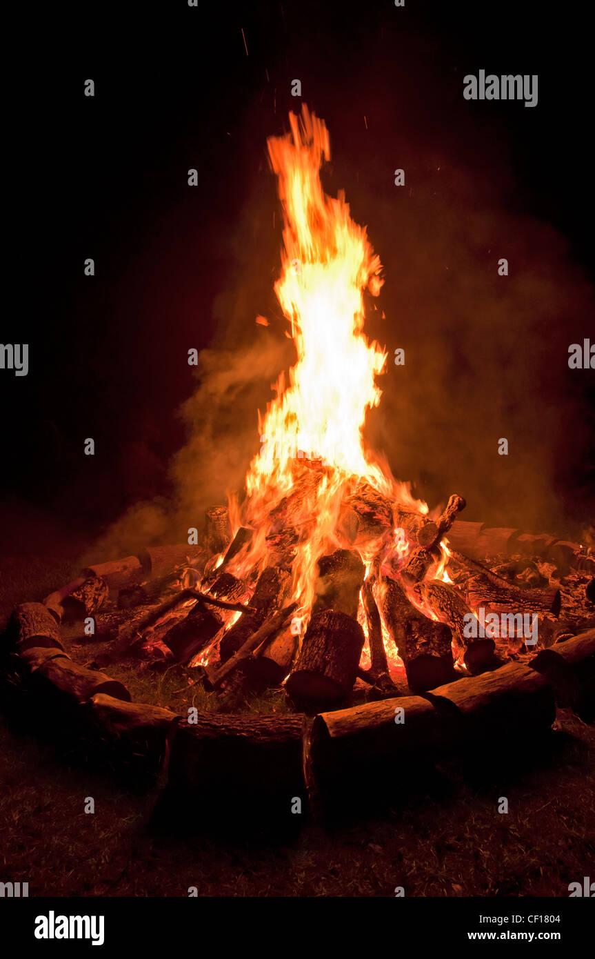 large bonfire at night Stock Photo - Alamy