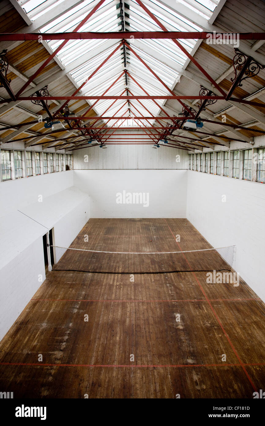 Sticke tennis court at Hartham Park in Corsham Stock Photo - Alamy