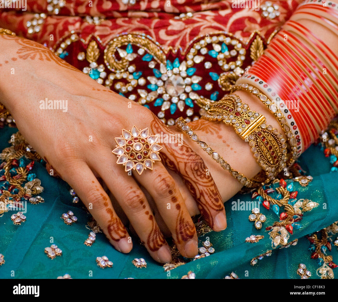 Sikh bride hi-res stock photography and images - Alamy