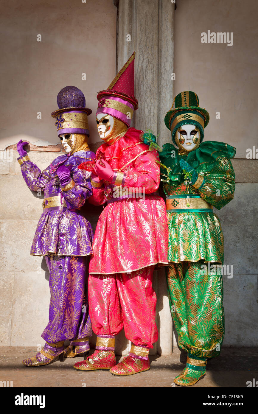 Women in carnival costume hi-res stock photography and images - Alamy