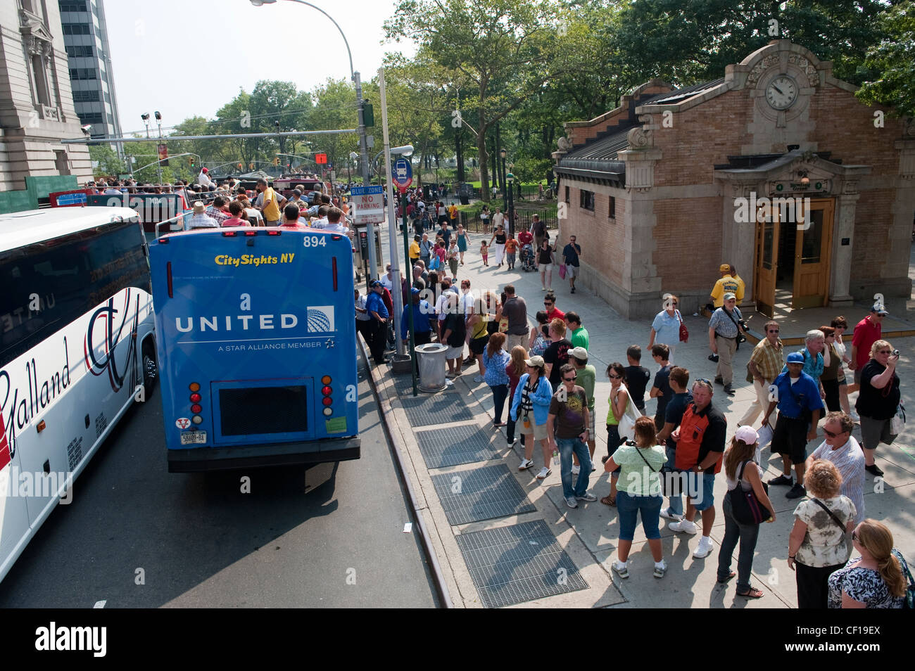Tour bus new york hi-res stock photography and images - Alamy