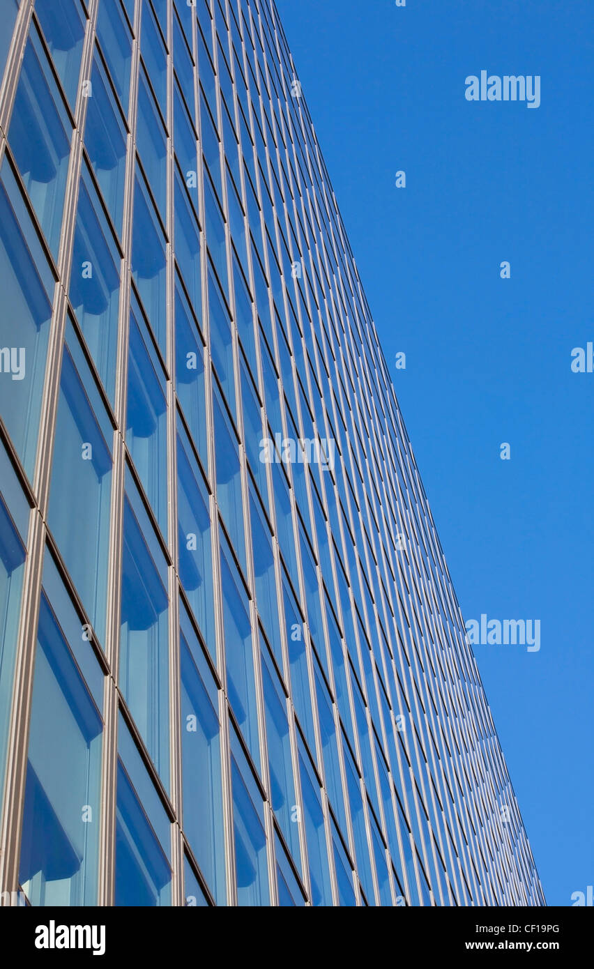 Urban office tower hi-res stock photography and images - Alamy