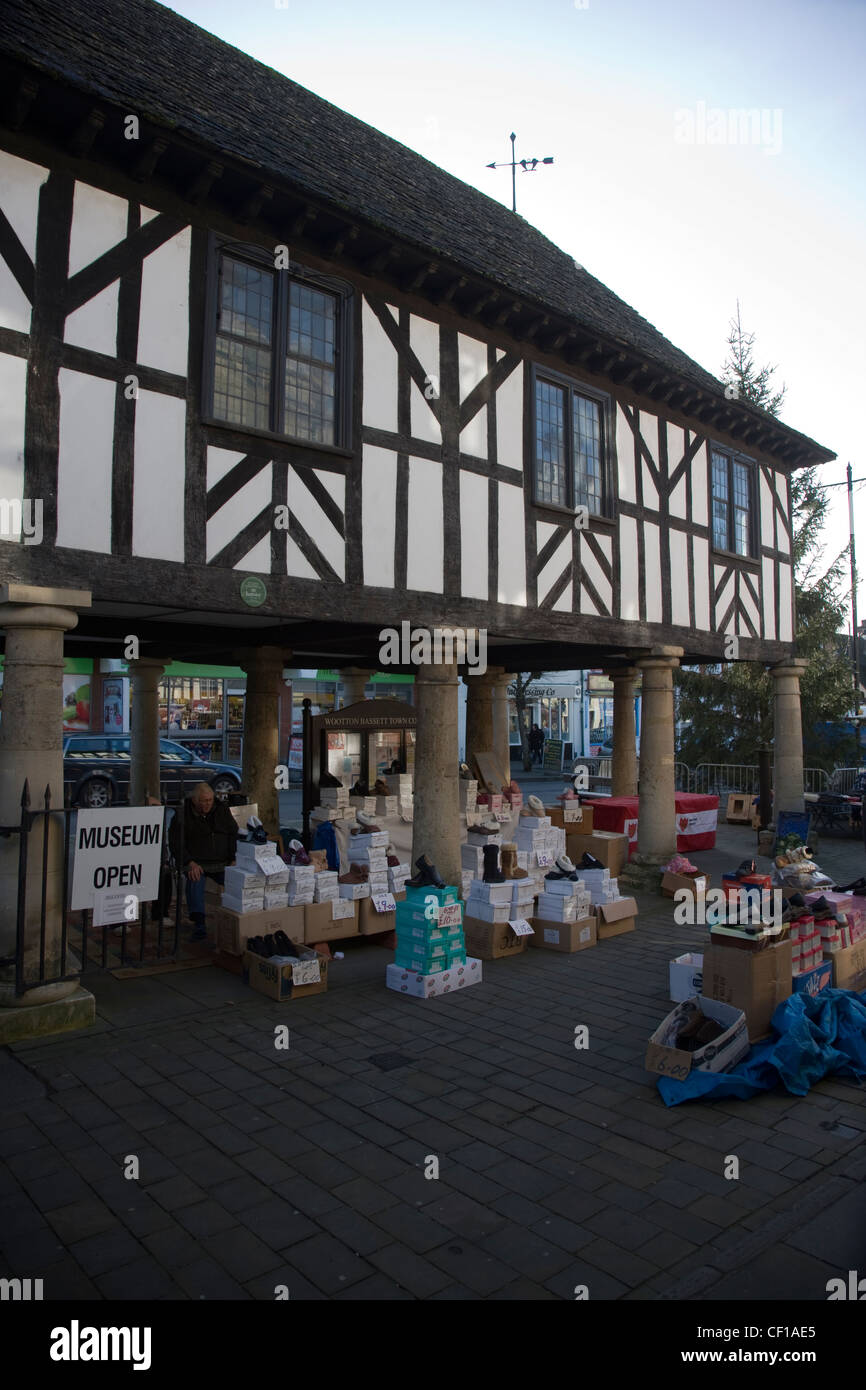 Market stalls and shoe seller underneath the tudor style town hall in ...