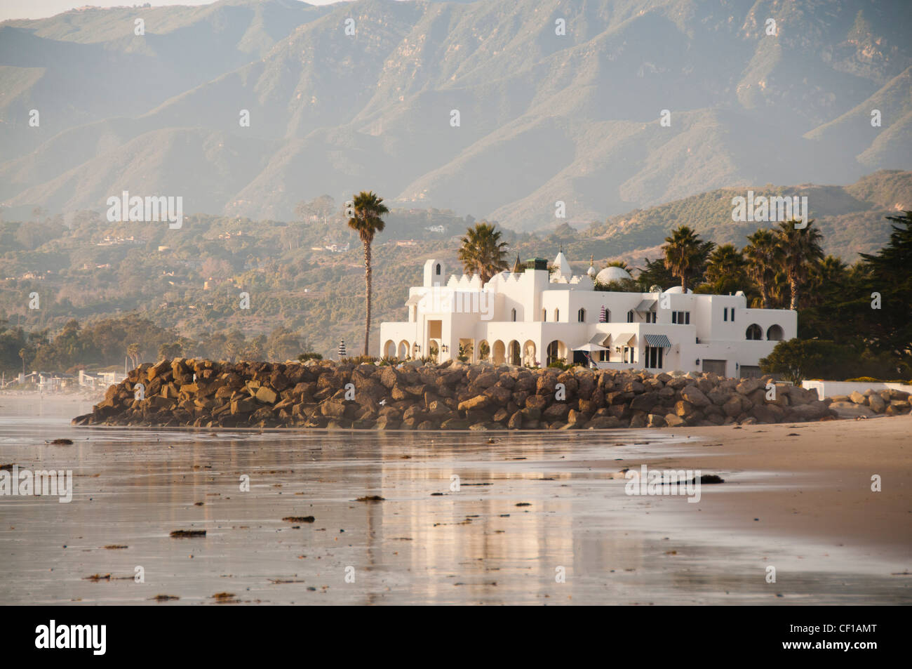 oceanfront property mansion Stock Photo - Alamy