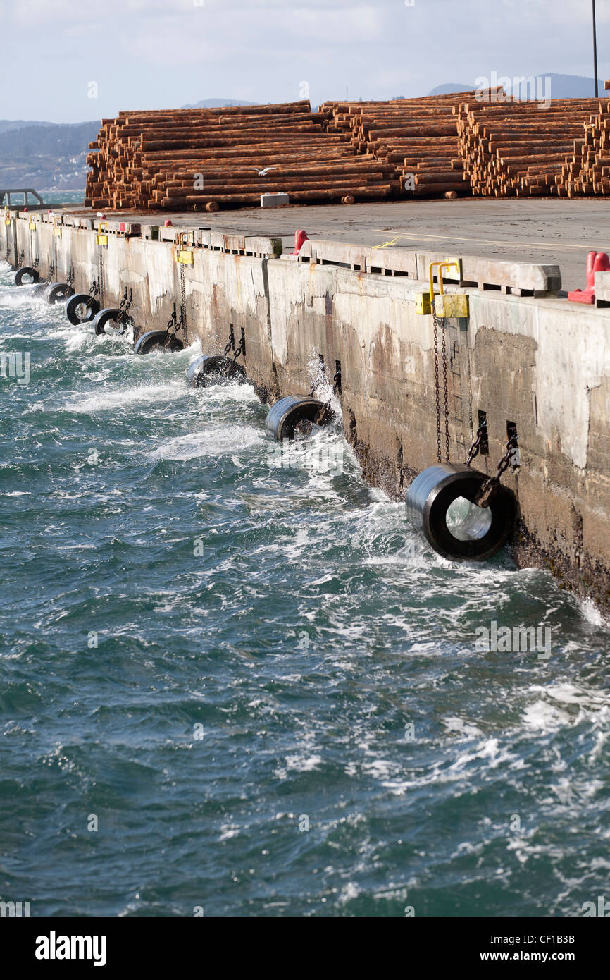 Logging industry canada logs hi-res stock photography and images - Alamy