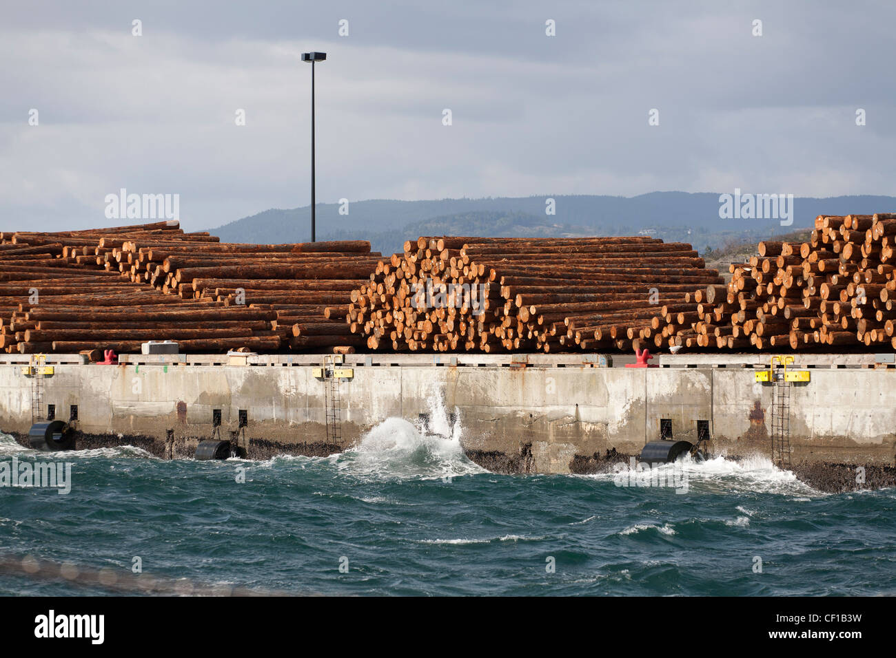 Logging industry canada logs hi-res stock photography and images - Alamy
