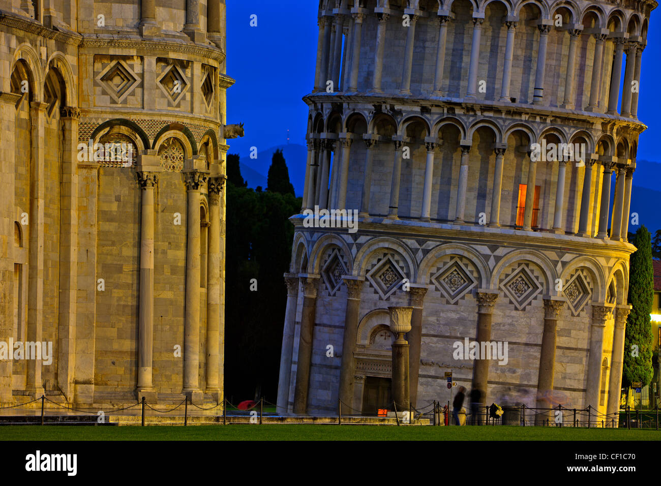 leaning tower of Pisa and Pisa Duomo at dusk in Piazza del Duomo (Campo ...