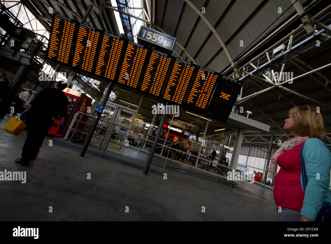 Commuter studying departure boards at Leeds train station Stock Photo ...