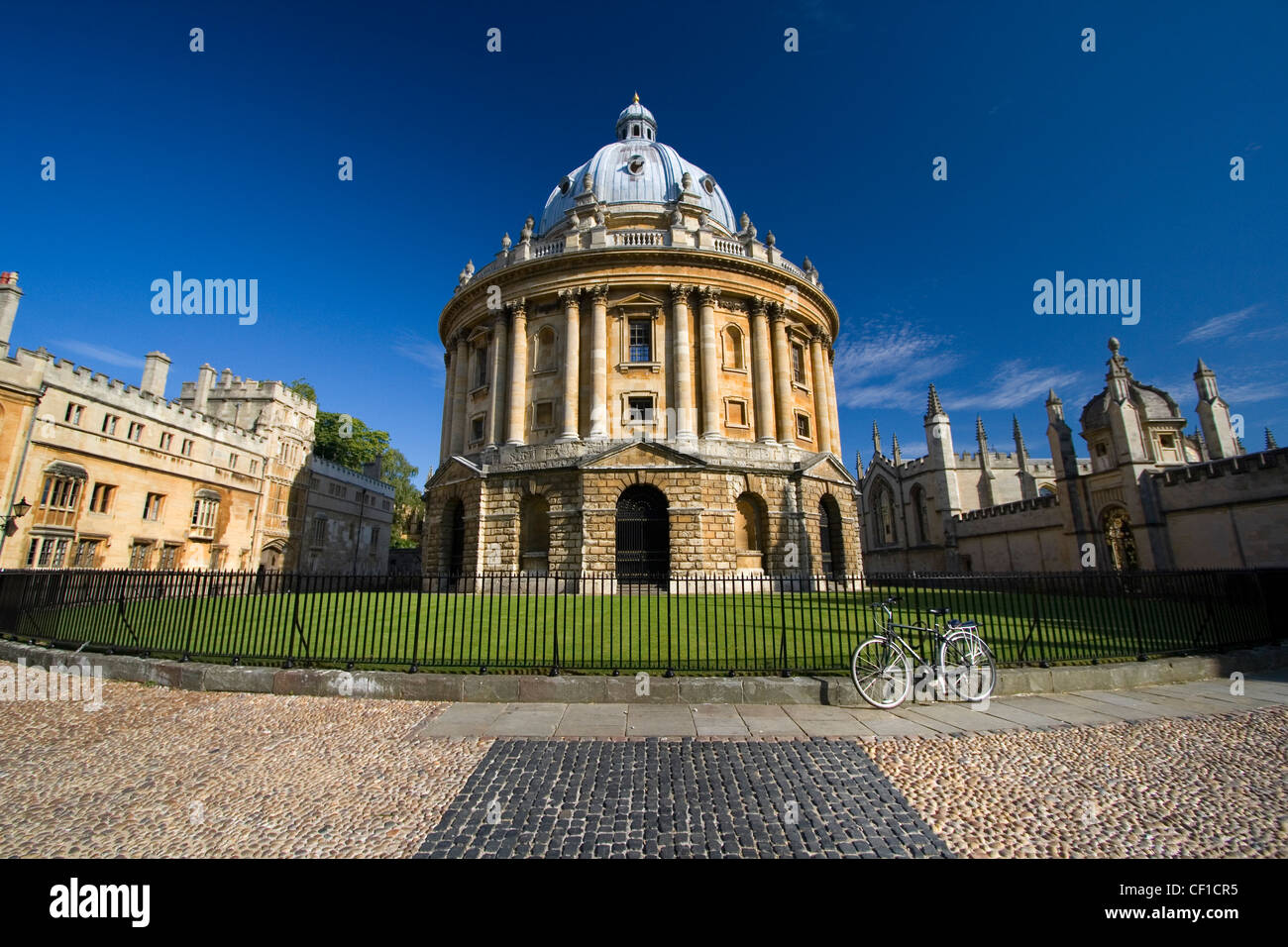 Radcliffe Square in Oxford on a Summer morning 2 Stock Photo - Alamy