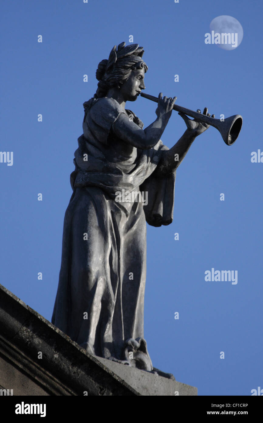 Statue on oxford street hi-res stock photography and images - Alamy
