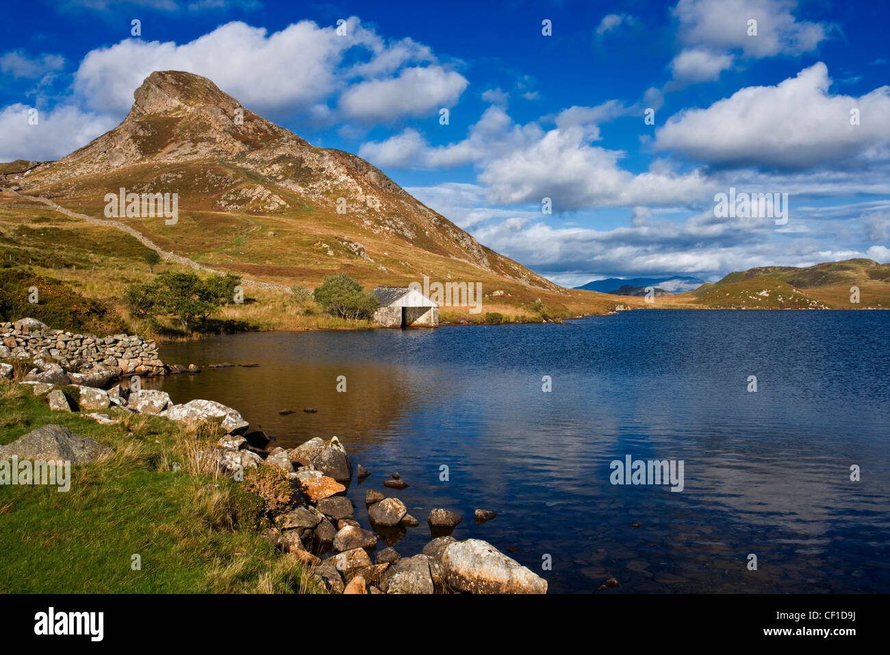 Boathouse cregennan lake snowdonia hi-res stock photography and images ...