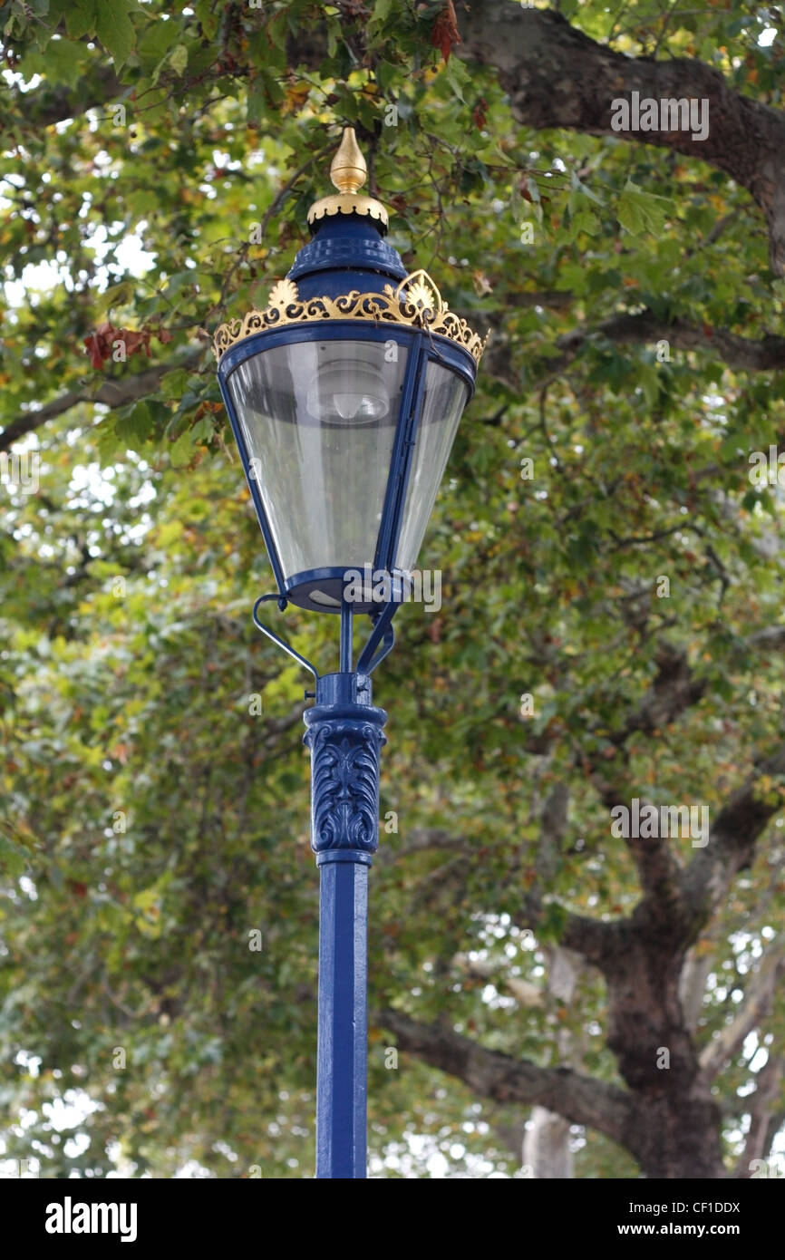 Old lamp post in london hi-res stock photography and images - Alamy