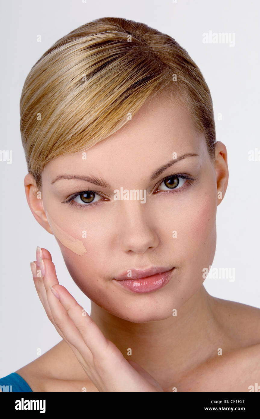 Step by step make up Female with blonde hair with smudged line of ...