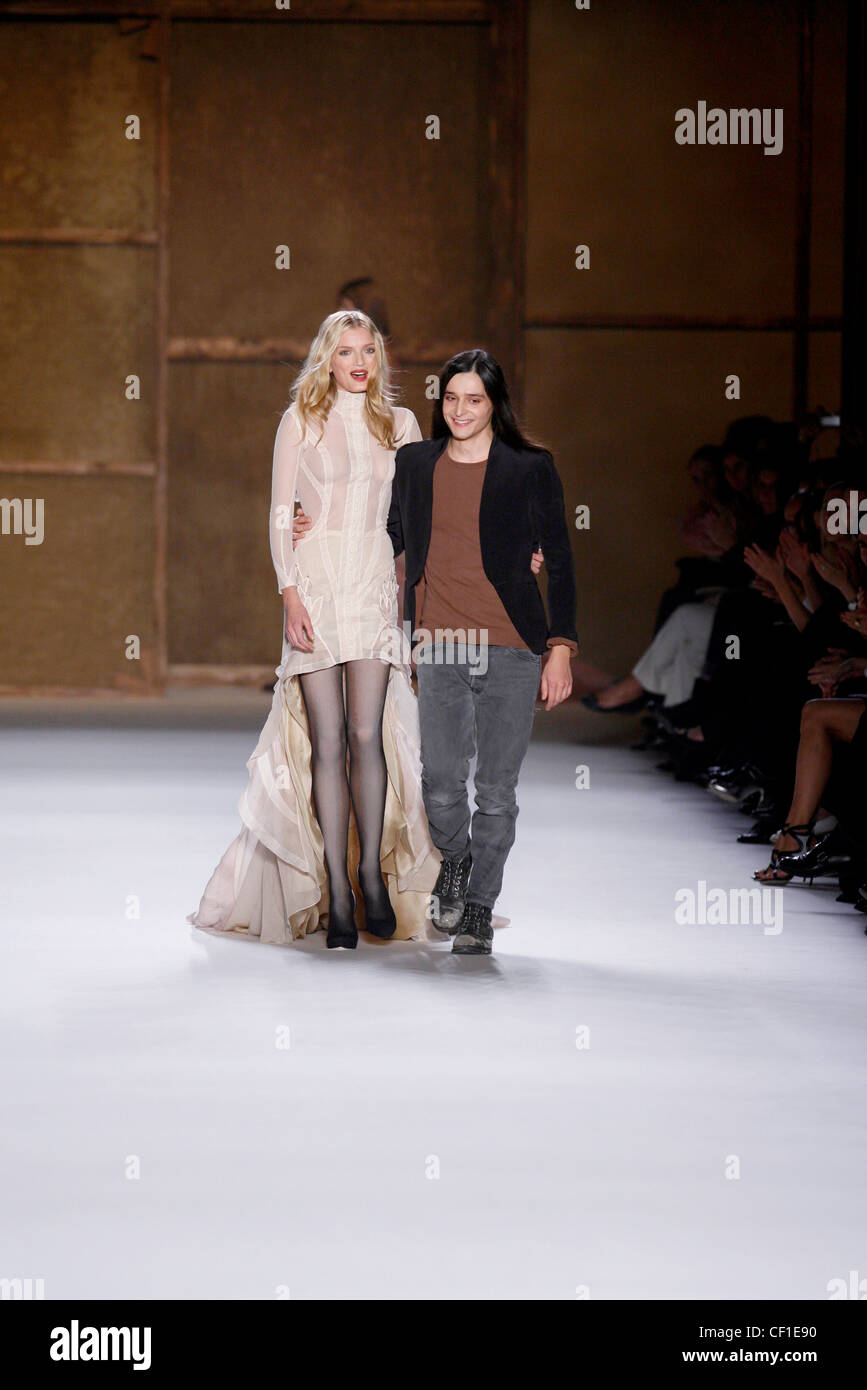 Nina Ricci Paris Ready to Wear Spring Summer Model Lily Donaldson ...