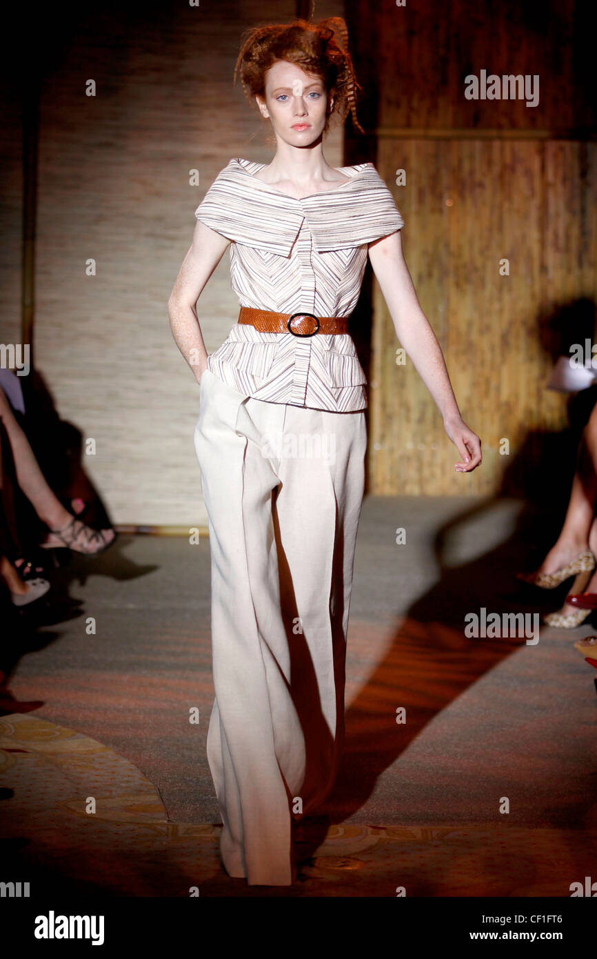 Douglas Hannant New York Ready to WearSpringSummer 2012 Stock Photo - Alamy