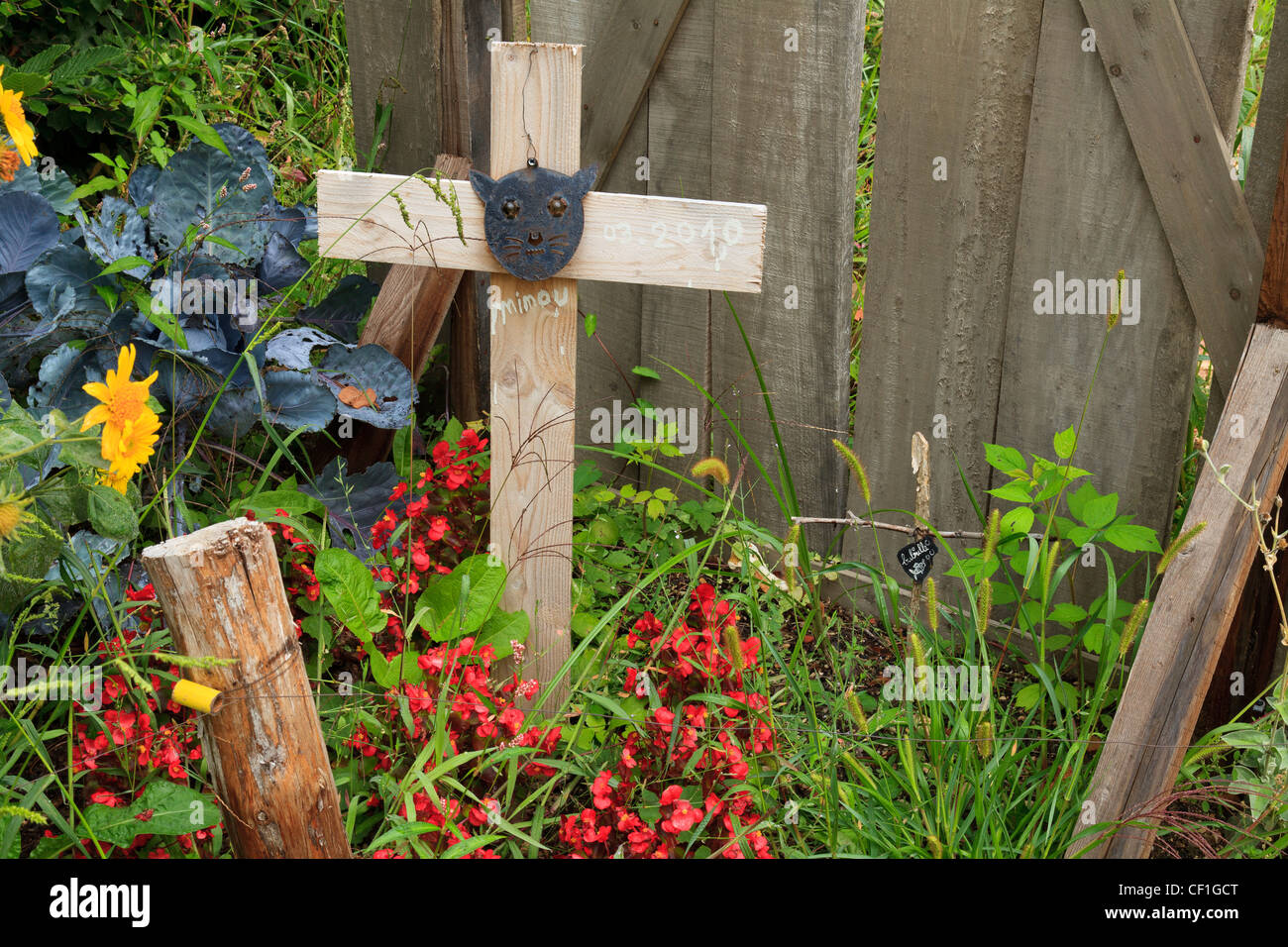 Cat tomb in the Festival International des Jardins de Chaumont-sur ...