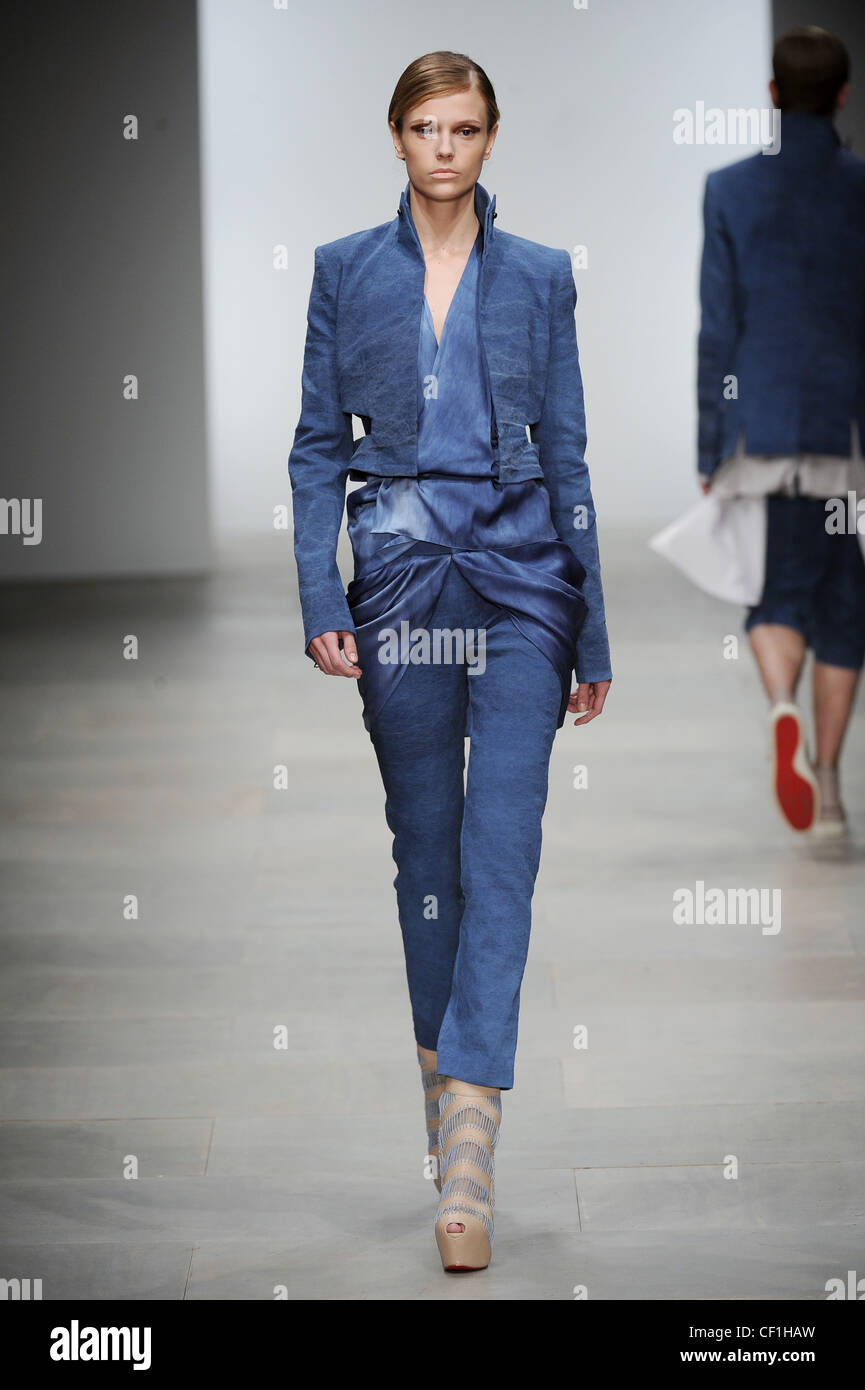Todd Lynn London Ready to WearSpringSummer 2012 Stock Photo - Alamy