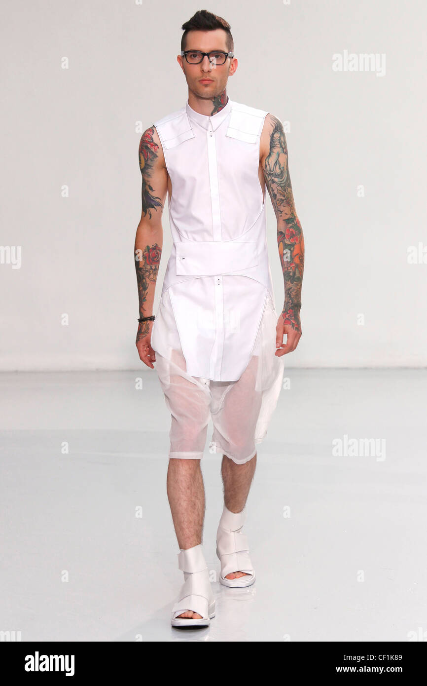 Nicholas Andreas Taralis Paris Ready to Wear Spring Summer 2012 Stock ...