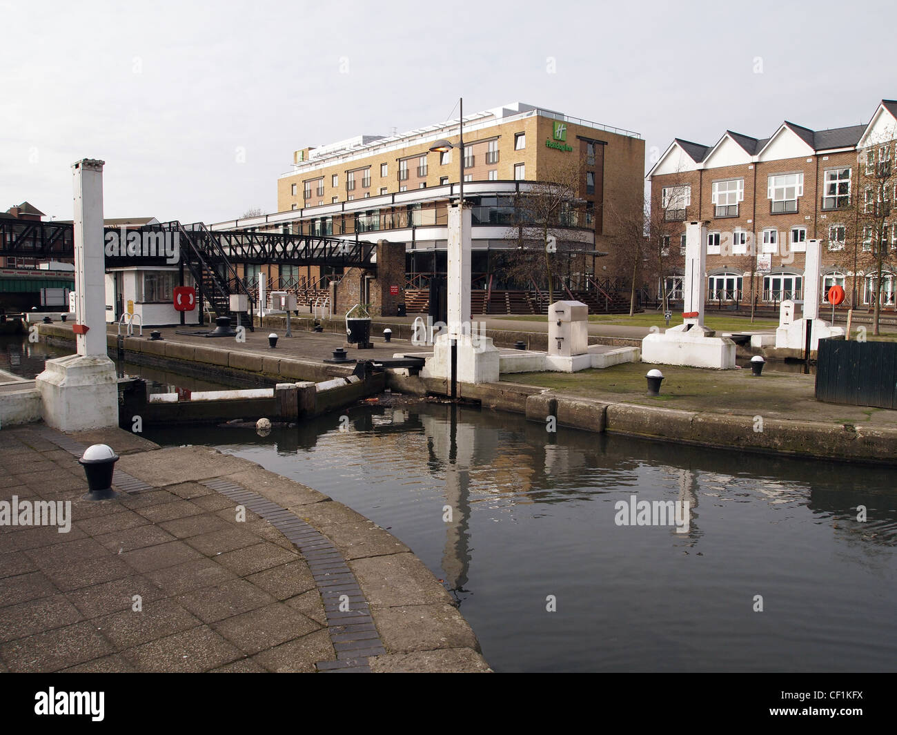 At brentford lock hi-res stock photography and images - Alamy