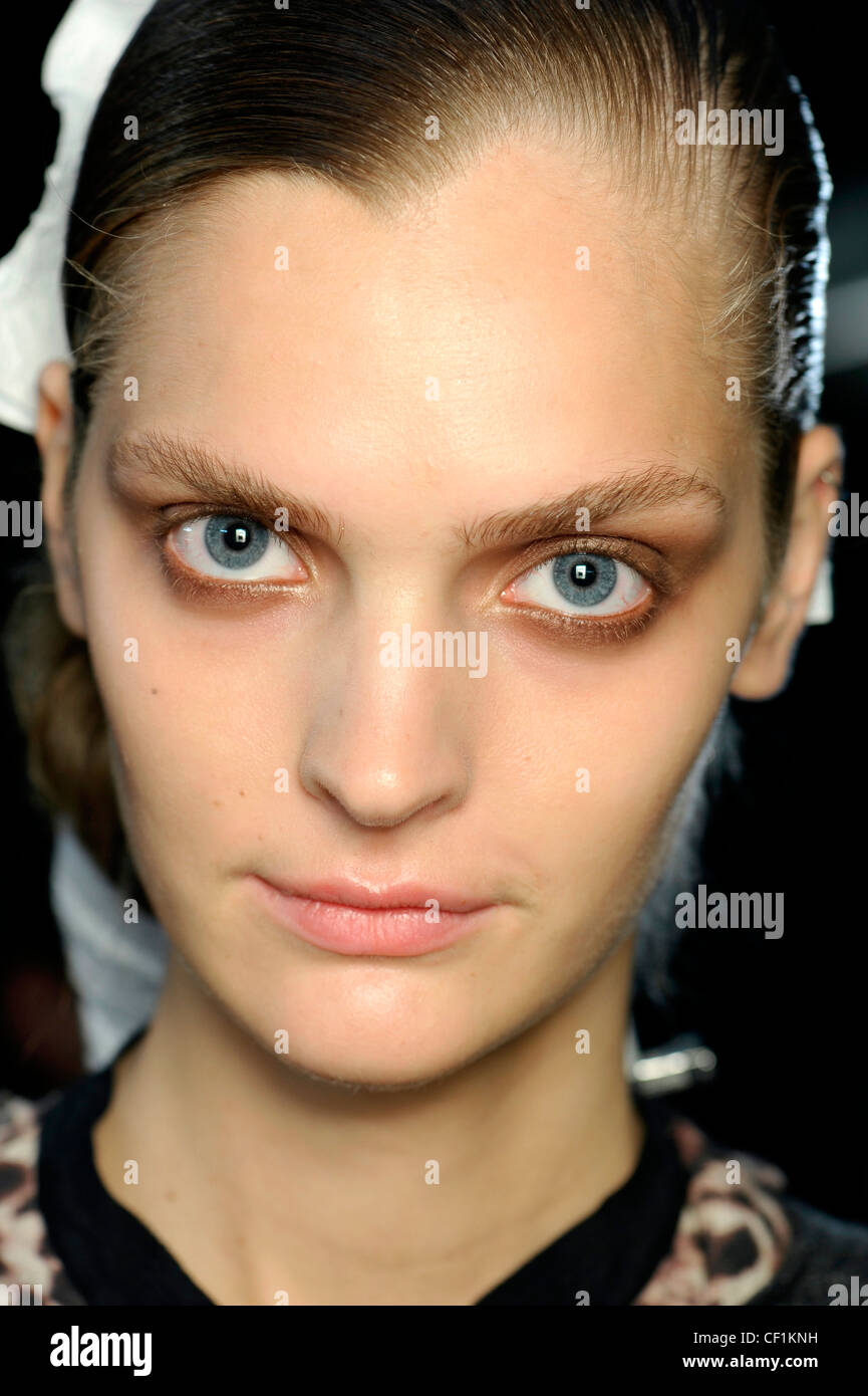 Hussein Chalayan Backstage Paris Ready to Wear Spring Summer 2012 Stock ...