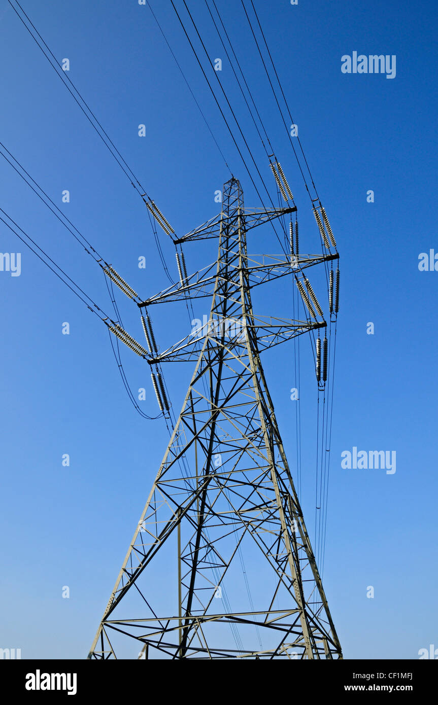 Electricity pylon and power lines london hi-res stock photography and ...