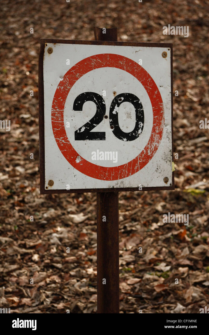 Speed sign hi-res stock photography and images - Alamy