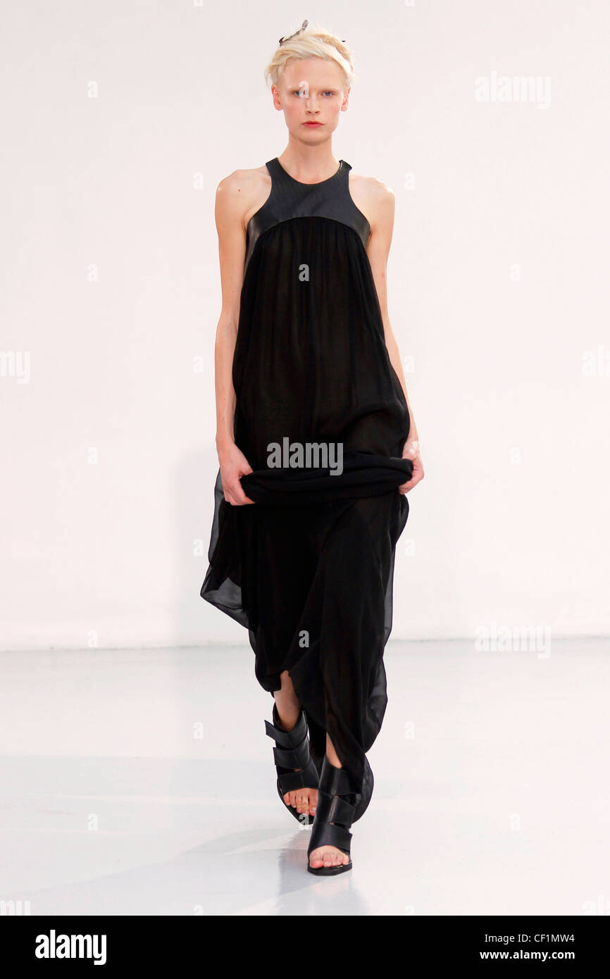 Nicholas Andreas Taralis Paris Ready to Wear Spring Summer 2012 Stock ...