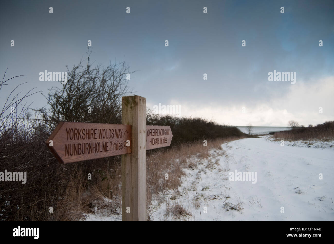 Signpost on the long distance footpath called Yorkshire Wolds Way ...