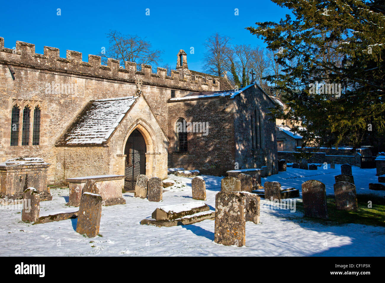 Cotswold village church hi-res stock photography and images - Alamy