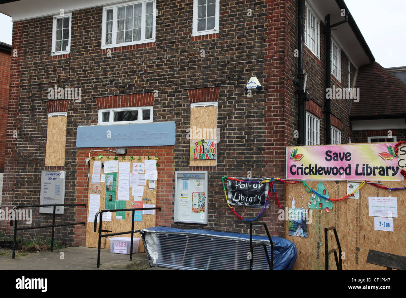 London closed library cricklewood hi-res stock photography and images ...