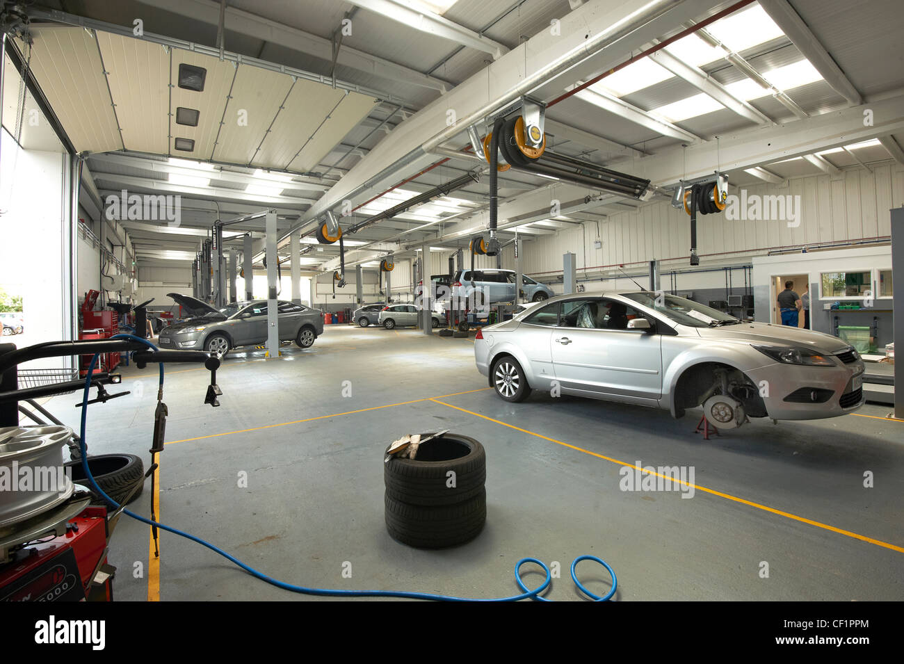 The interior of a modern garage repair centre Stock Photo - Alamy