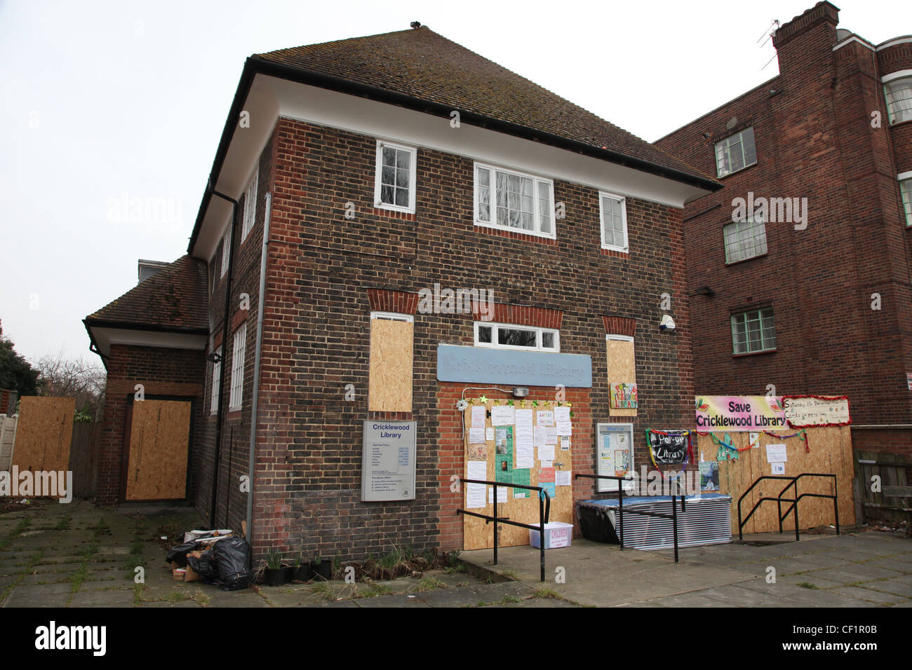 Cricklewood Library, which is closed due to budget cuts Stock Photo - Alamy