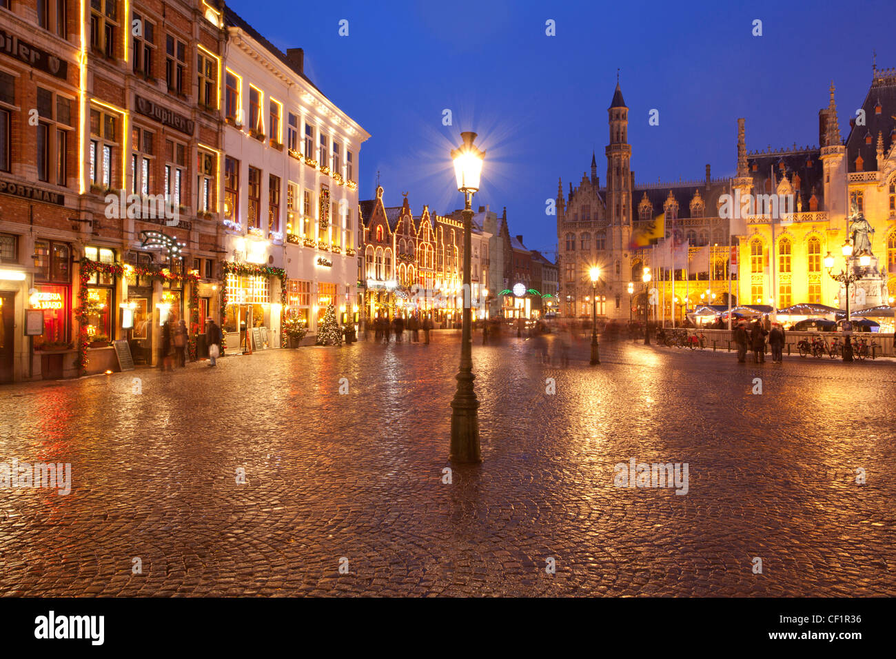 A view of the Market Square with Christmas lights Stock Photo - Alamy