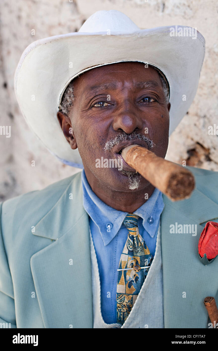 Portrait of an elderly man in Havana with a huge cigar in his mouth ...