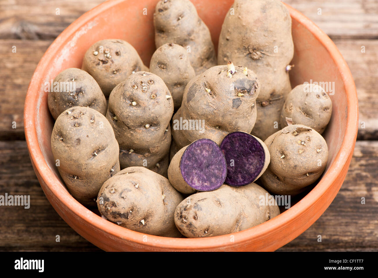 Blue skinned potatoes hi-res stock photography and images - Alamy