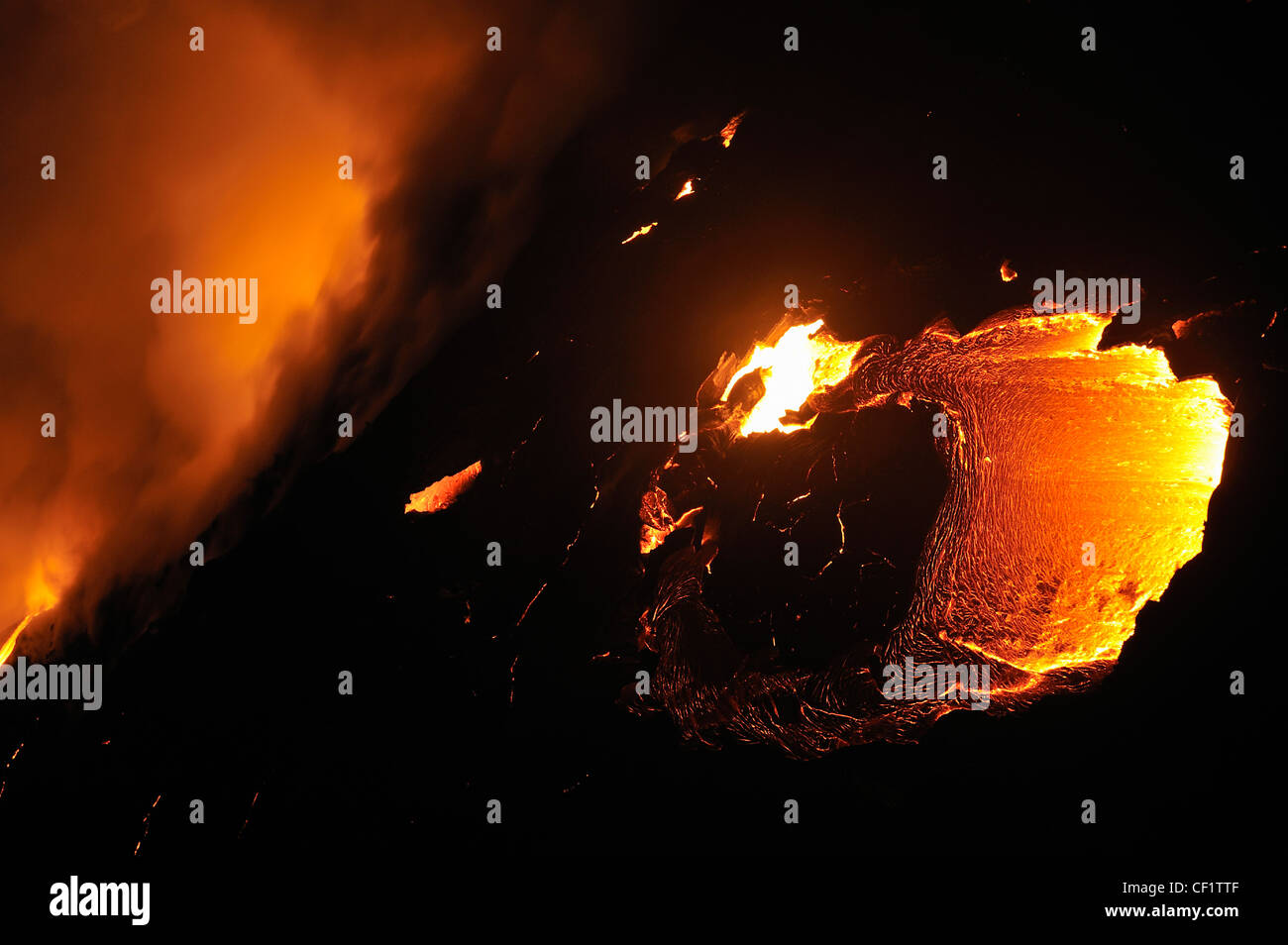 River of molten lava flowing to the sea, Kilauea Volcano, Big Island ...