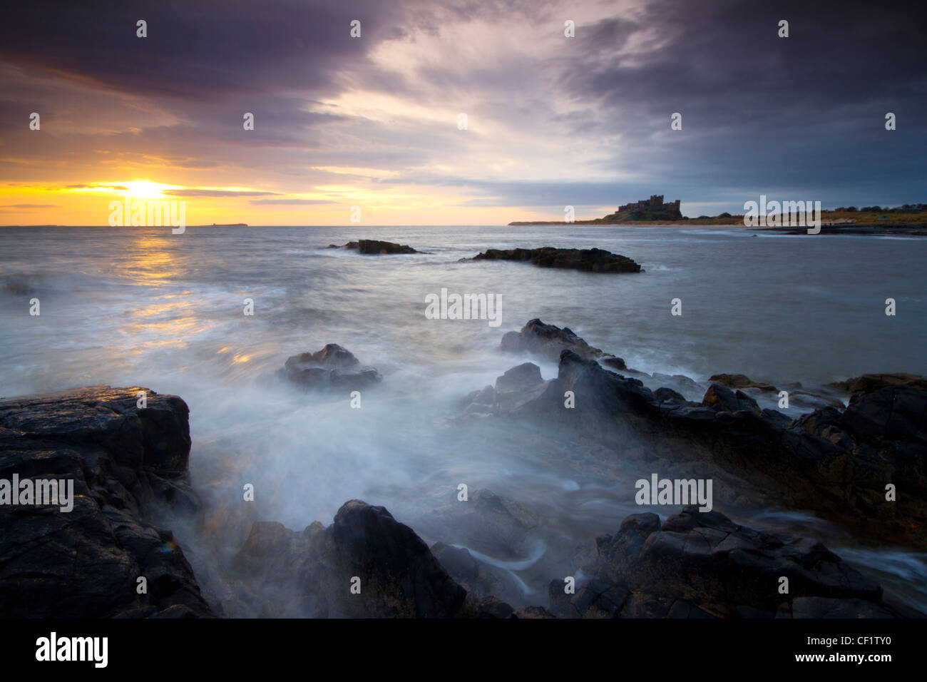 Northumbria castles hi-res stock photography and images - Alamy