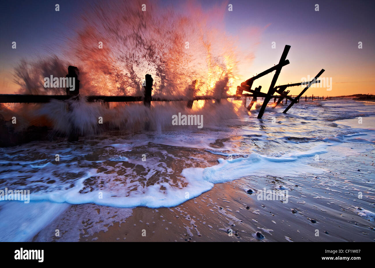 Battering waves hi-res stock photography and images - Alamy