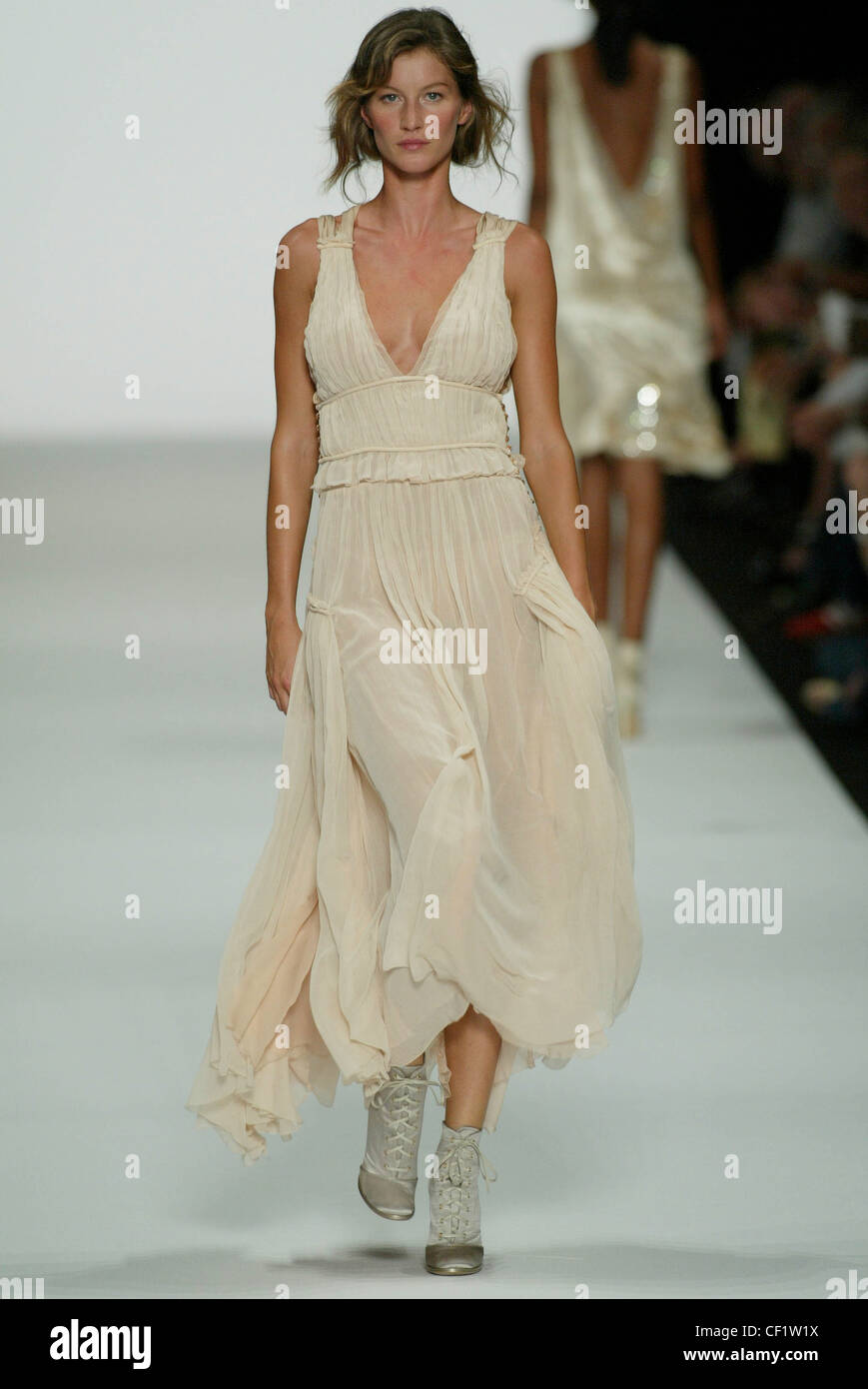 Marc Jacobs New York Ready to Wear Spring Summer Model Gisele Bunchen ...