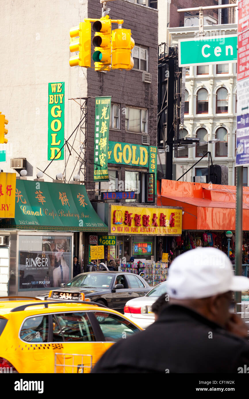 Street scene in Chinatown, Manhattan, New York, United States of ...