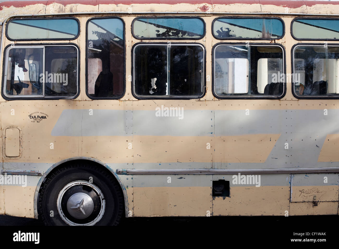 Cuba by bus hi-res stock photography and images - Alamy