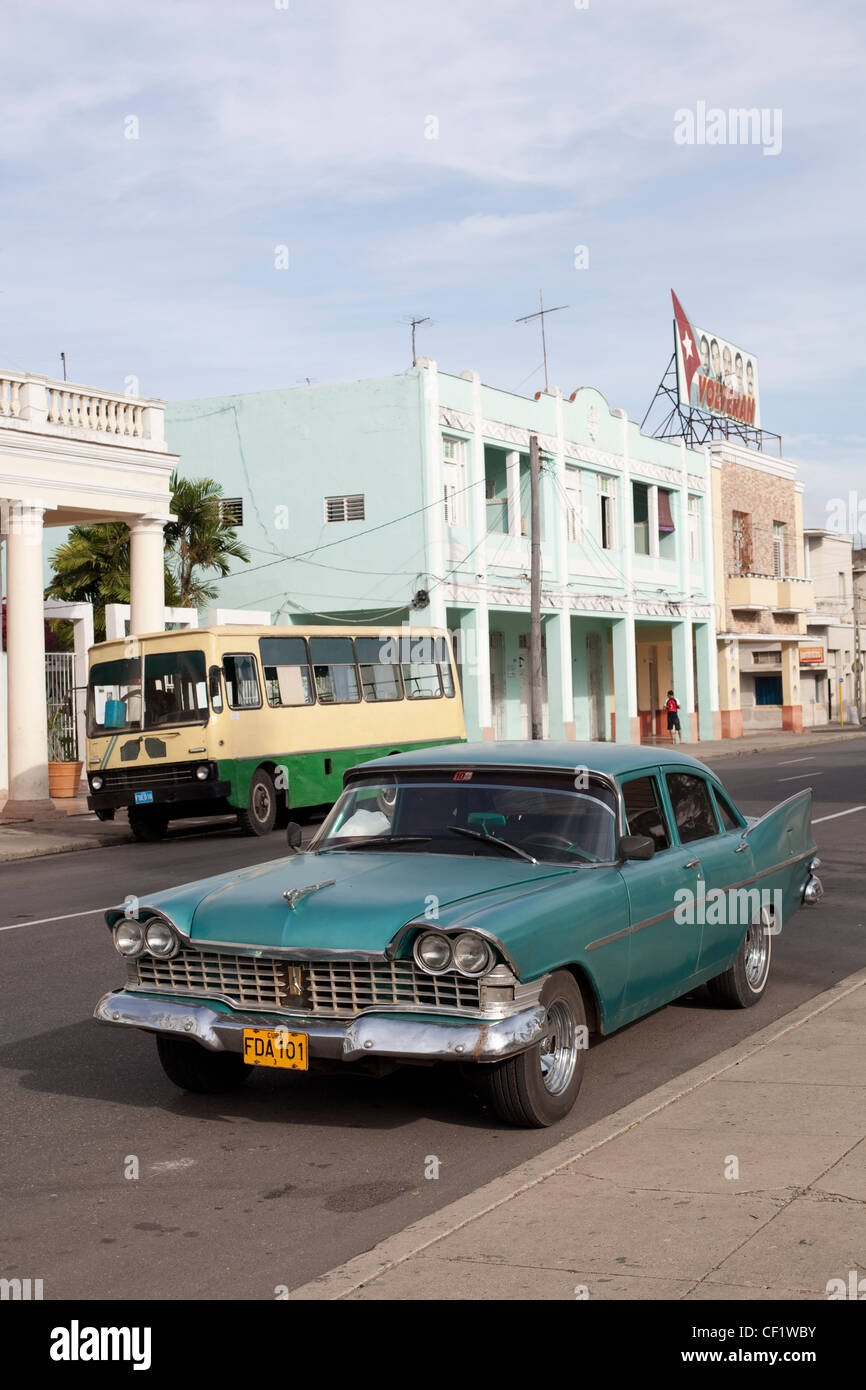 Vintage cuban bus hi-res stock photography and images - Alamy