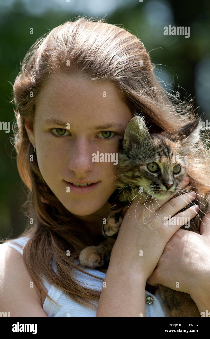Teenage girl holding cat portrait hi-res stock photography and images ...