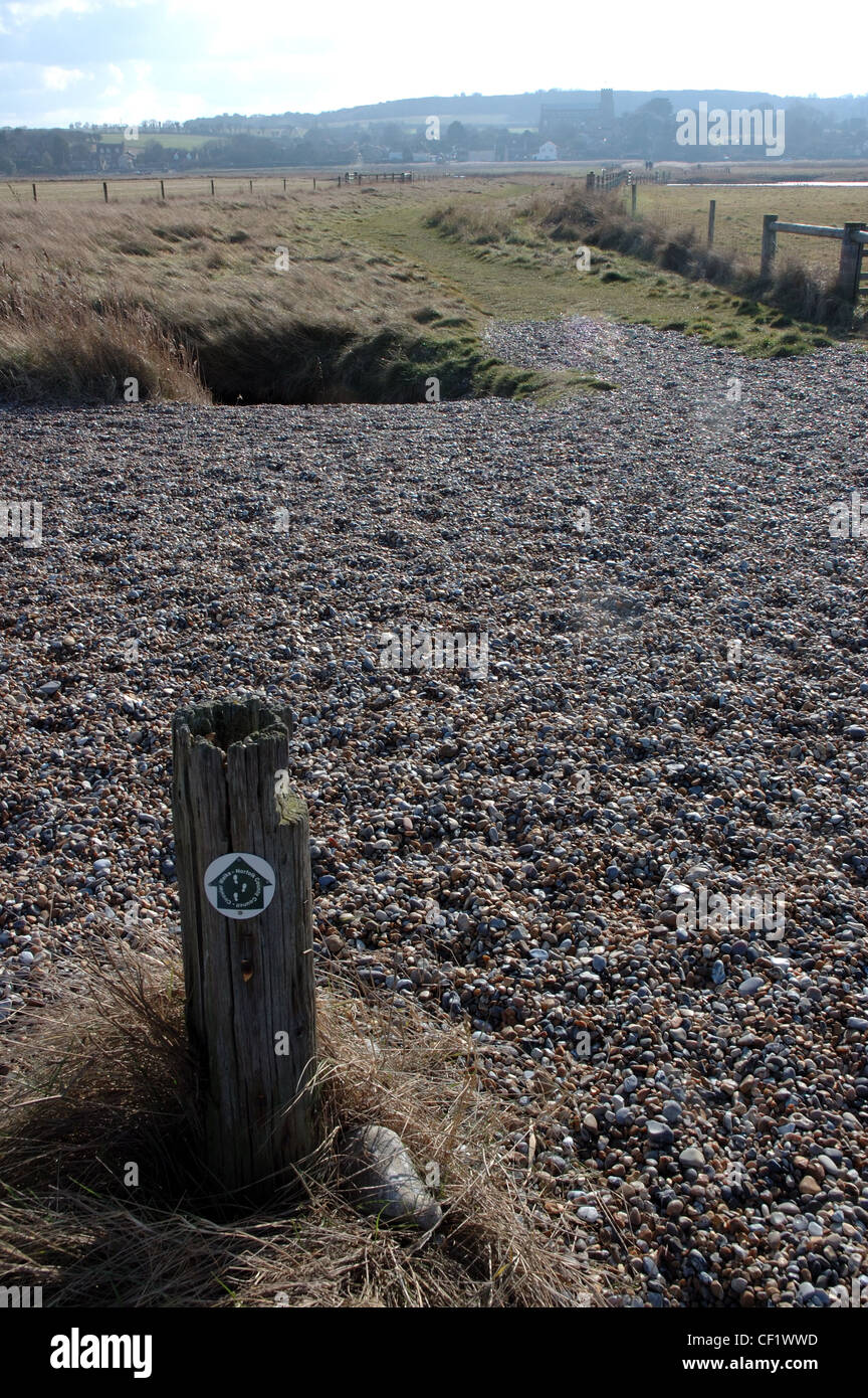 Footpath waymark on the shingle beach near Salthouse, Norfolk, UK Stock ...