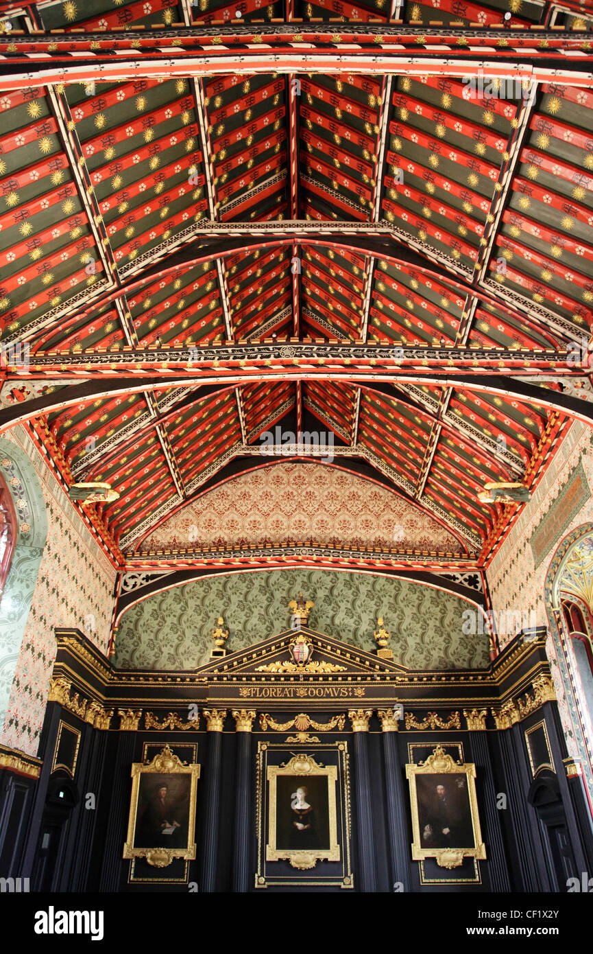 Old over hanging buildings hi-res stock photography and images - Alamy